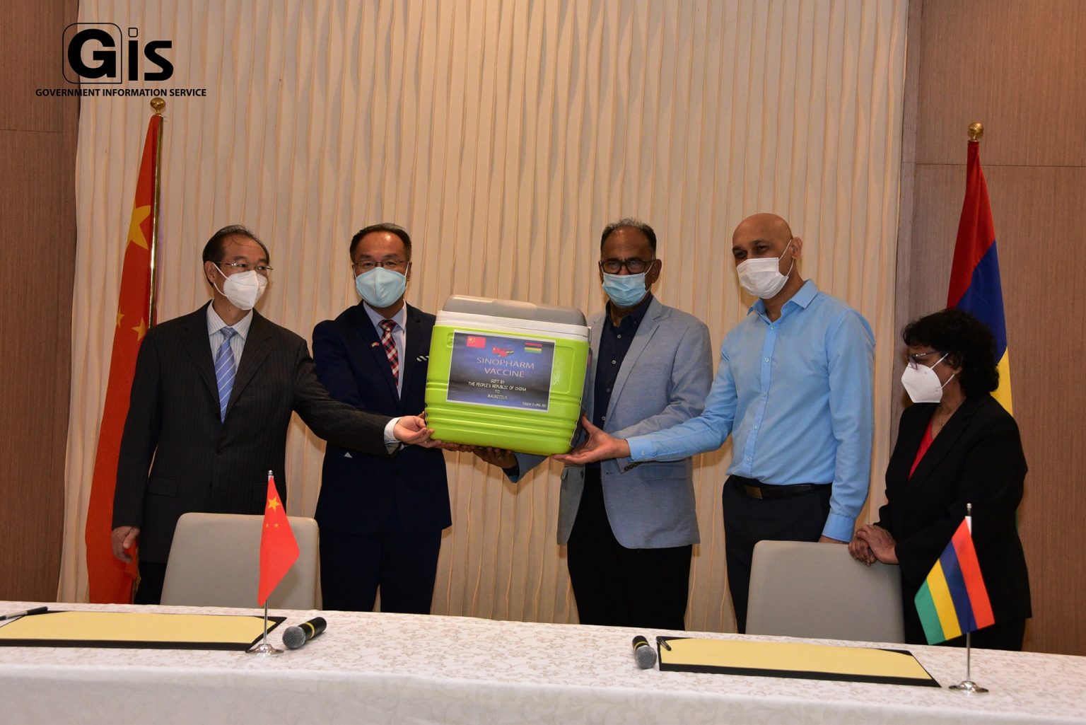 COVID-19: Mauritius receives 100 000 doses of Sinopharm vaccine ...